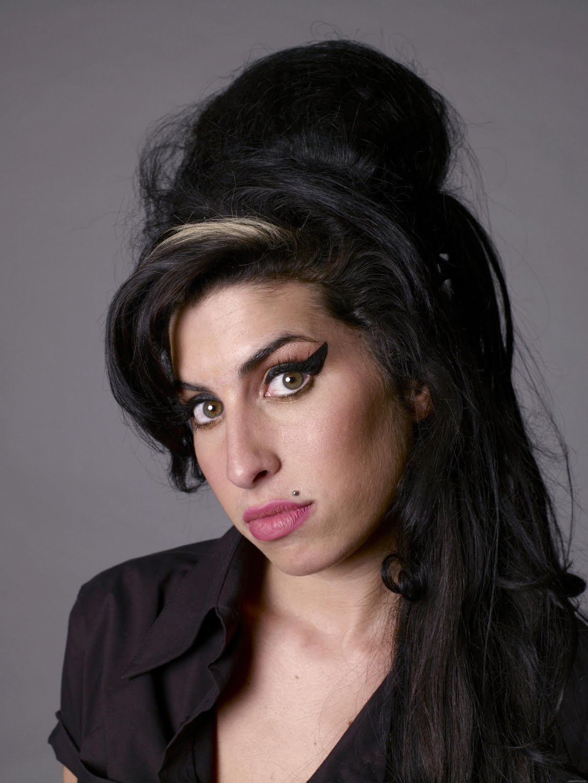 Η φωτογραφία της νεκρής από ναρκωτικά Amy Winehouse που έχει σοκάρει το ...