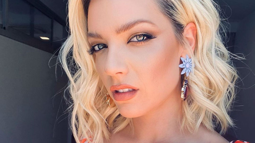 Άντρη Καραντώνη: Μας έδειξε το σώμα της φορώντας αθλητικό crop top ...