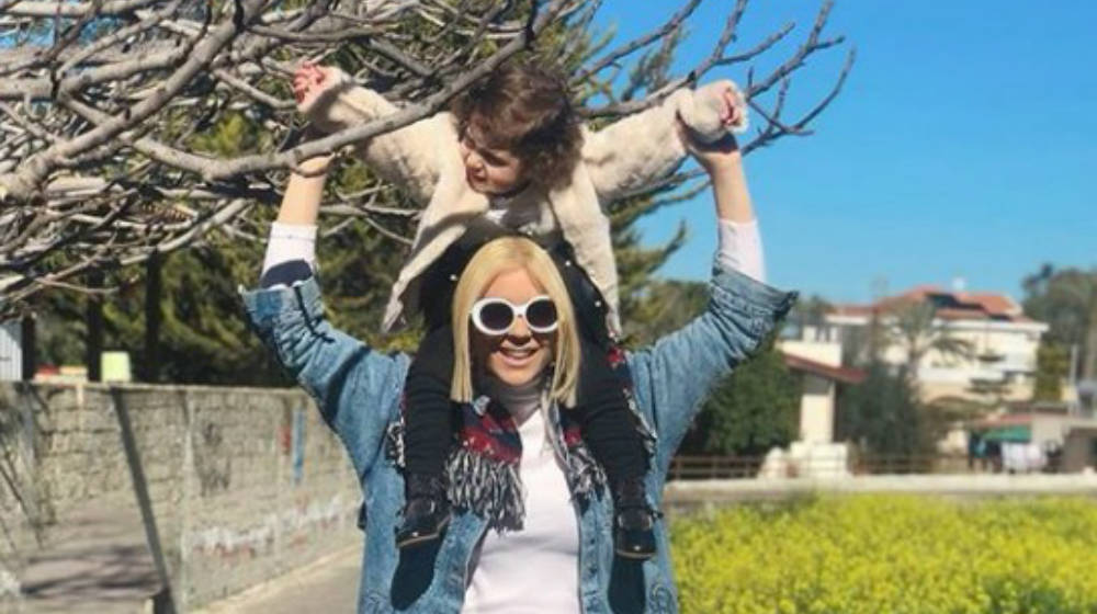 Άντρη Καραντώνη: Δείτε τι έντυσε τη μικρή Αργυρώ! [εικόνα] | Ι LOVE STYLE