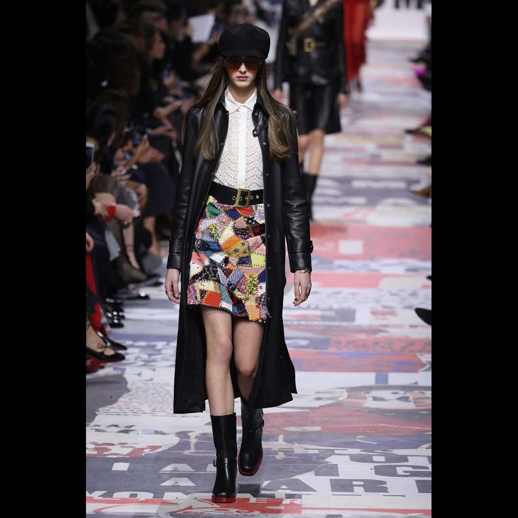 Η ιστορία πίσω από το slogan sweater του οίκου Dior που θα φοράμε την ...