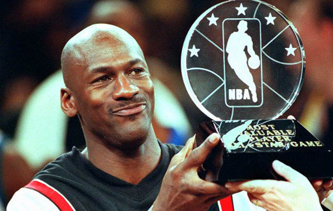 Ο Μάικλ Τζόρνταν παραμένει ο κορυφαίος μπασκετμπολίστας και στα 51 του ...