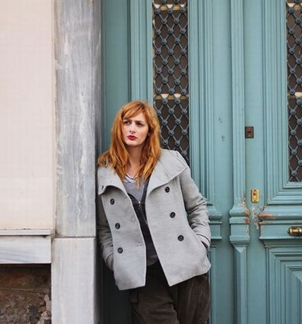 Μαρία Κωνσταντάκη: Ακομπλεξάριστη μας δείχνει τις τομές στο στήθος της ...