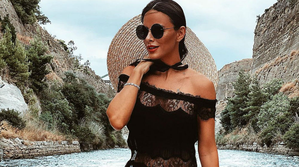 Ramona Filip: Η εντυπωσιακή της βουτιά στα καταγάλανα νερά του Ιονίου ...