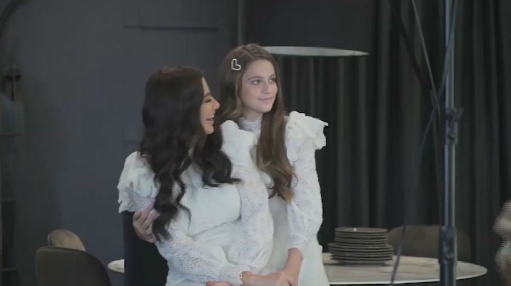 Η Ramona Filip φωτογραφήθηκε με την κόρη της για τα 15 χρόνια Madame ...