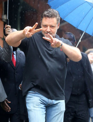 Russel Crowe: Από τη Μύκονο στη Νέα Υόρκη | Ι LOVE STYLE