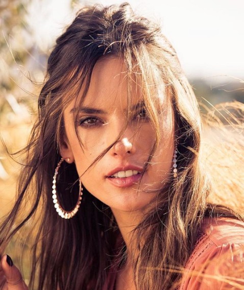 Η Alessandra Ambrosio ανέβασε χωρίς κανένα λόγο ολόγυμνη φωτογραφία της ...
