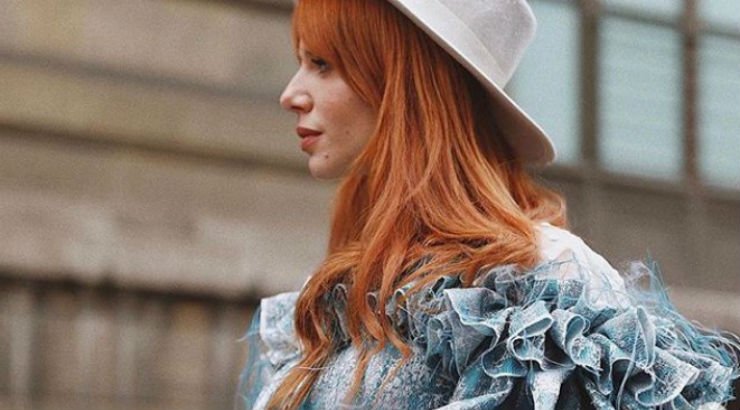 Έβελυν Καζαντζόγλου: Με εντυπωσιακό Natar Georgiou jacket στο Paris ...