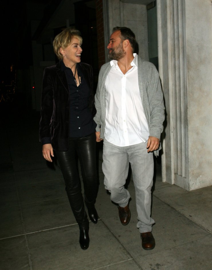 Sharon Stone: Είναι ερωτευμένη; [εικόνες] | Ι LOVE STYLE