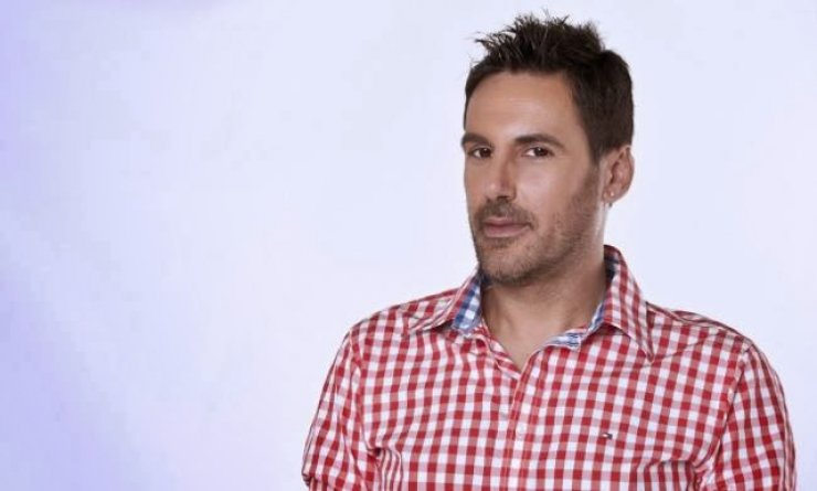 Γυμνός στο καμαρίνι της Στανίση ο Χρήστος Νέζος [εικόνα] | Ι LOVE STYLE