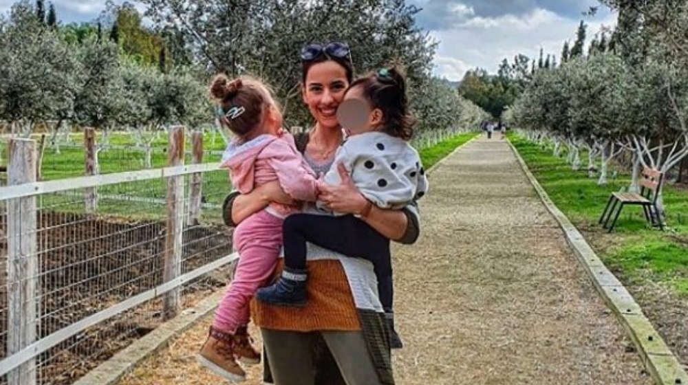 Νατάσα Τούρζα: Μας έδειξε τις δίδυμες κόρες της να χορεύουν στην ...